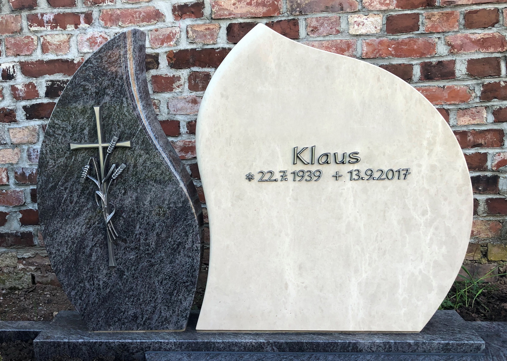 Doppelgrabsteine individuelle Gestaltung nach Kundenwunsch